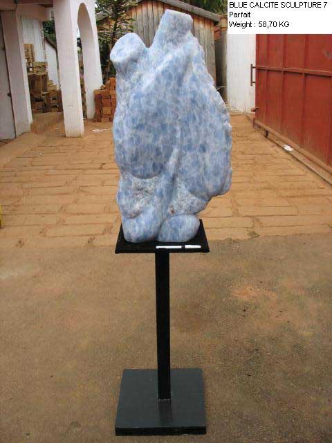 Blue Calcite Sculpture "Queen of Spades" 58,70 Kg