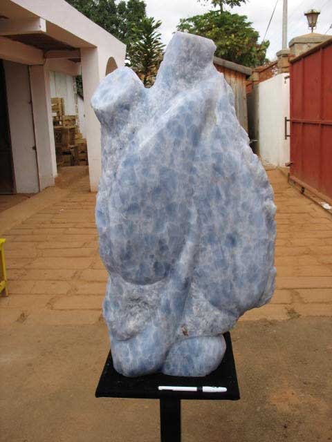 Blue Calcite Sculpture "Queen of Spades" 58,70 Kg