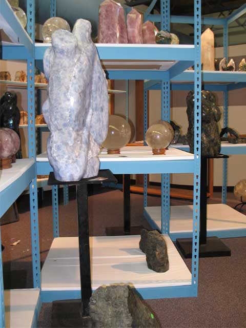 Blue Calcite Sculpture "Queen of Spades" 58,70 Kg